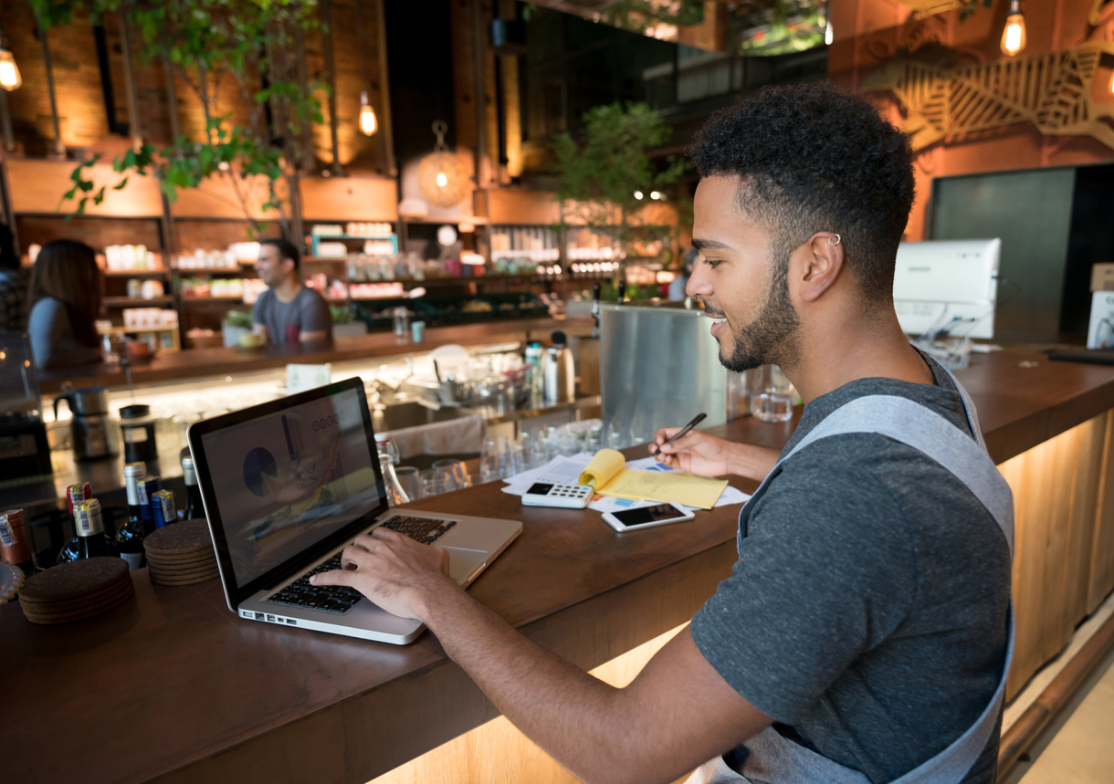 Guide to bookkeeping for pubs and restaurants | AMR Bookkeeping